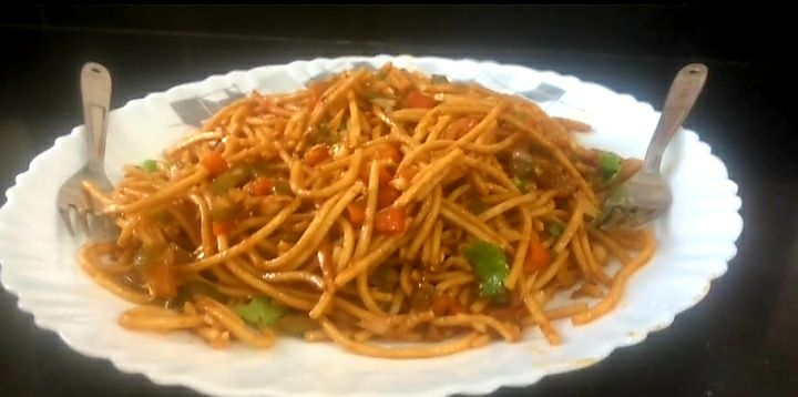 Veg Hakka Noodles Recipe / How To Make Indo Chinese Noodles / हक्का ...